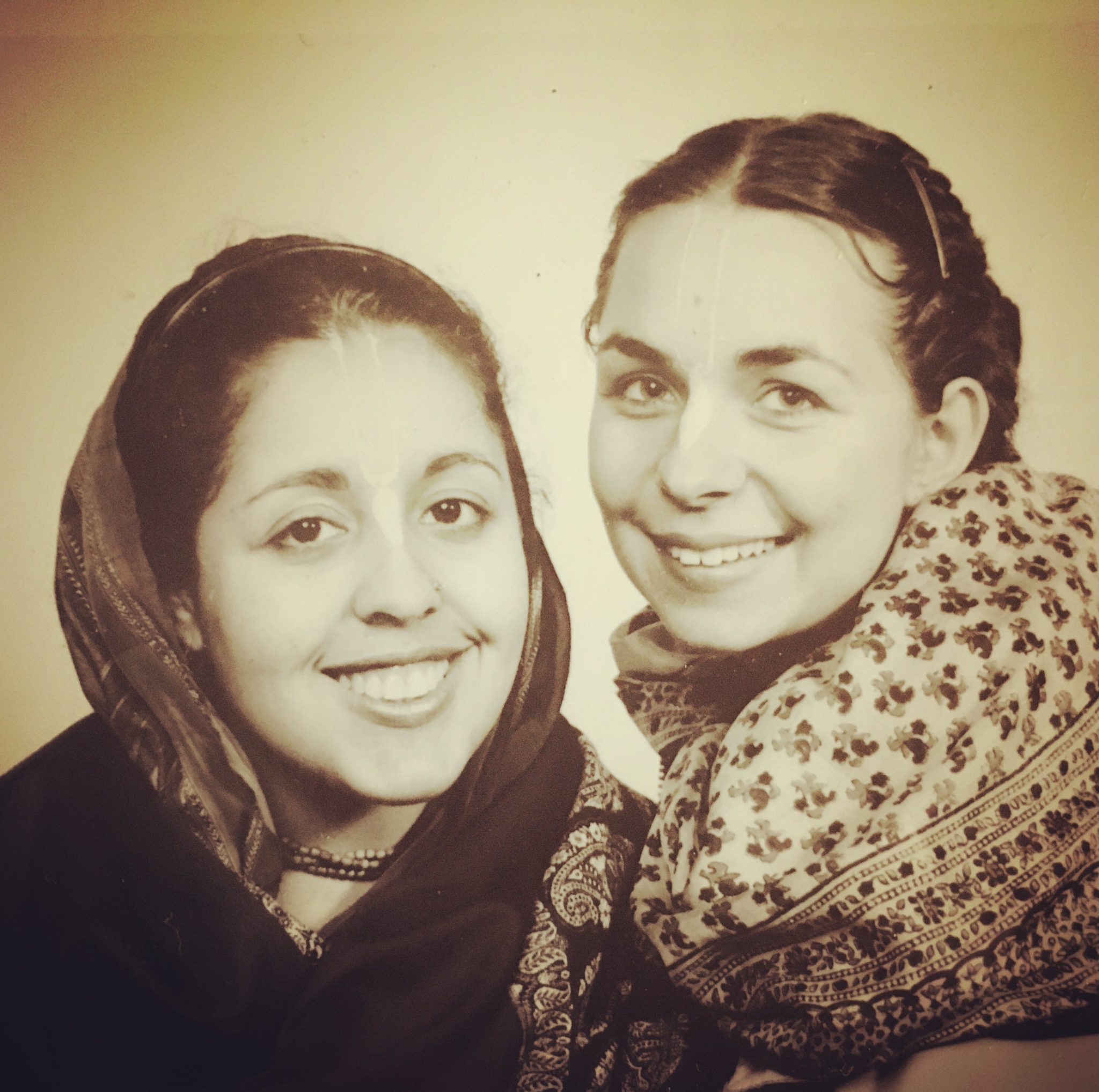 Hiss and Shake Records releases Lora Logic boxset | Punktuation!