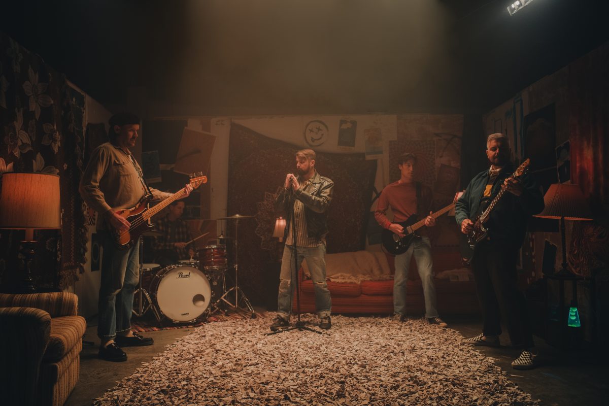 Silverstein Announce Misery Made Me Deluxe | Punktuation!