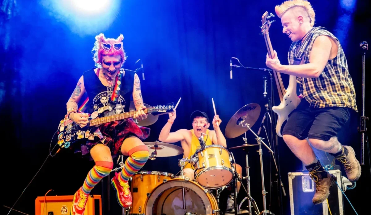 Brighton LGBTQIA+ punk band Daffodildos first single ‘No Pride ...