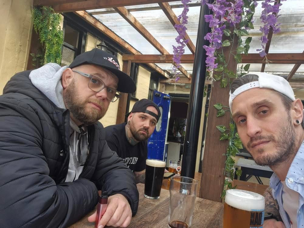 Interview: Alex gets to know UK punk trio Everyone Lies | Punktuation!