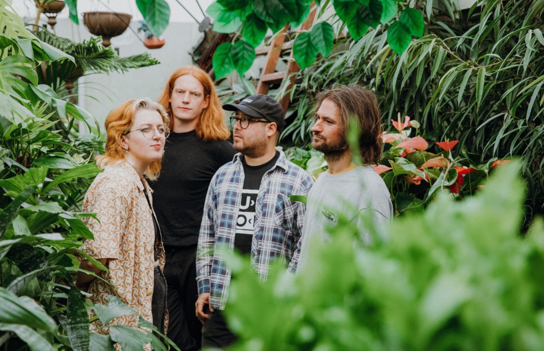 goo Make A Big Splash With Brand New Single Release! | Punktuation!